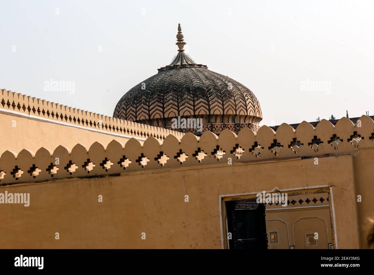 Hawa Mahal, pink palace of winds in old city Jaipur, Rajasthan, India ...