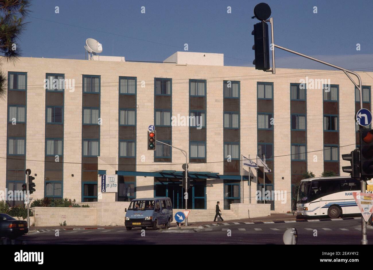 EXTERIOR-FACHADA DEL HOTEL DE CONSTRUCCION MODERNA. Location: HOTEL ...