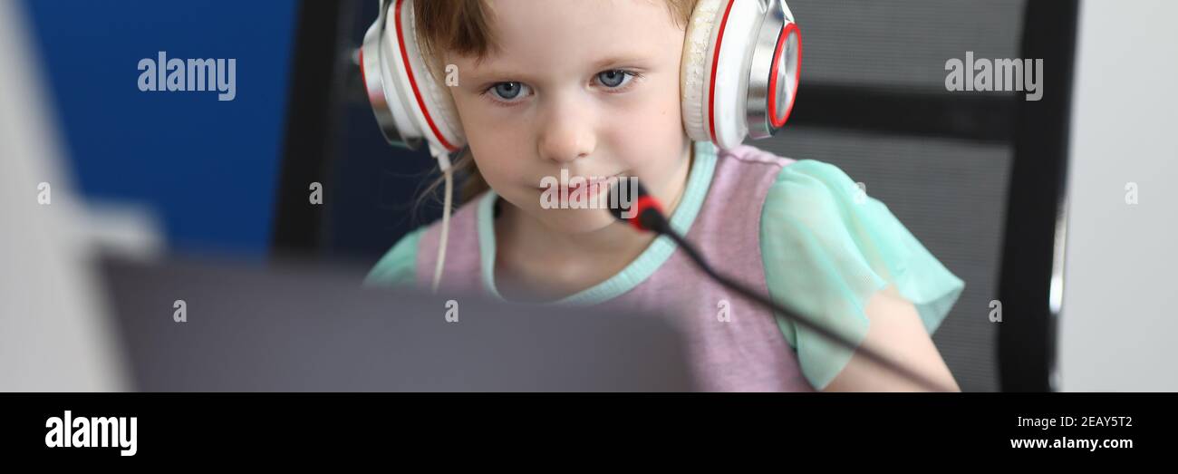 Child microphone computer hi-res stock photography and images - Alamy