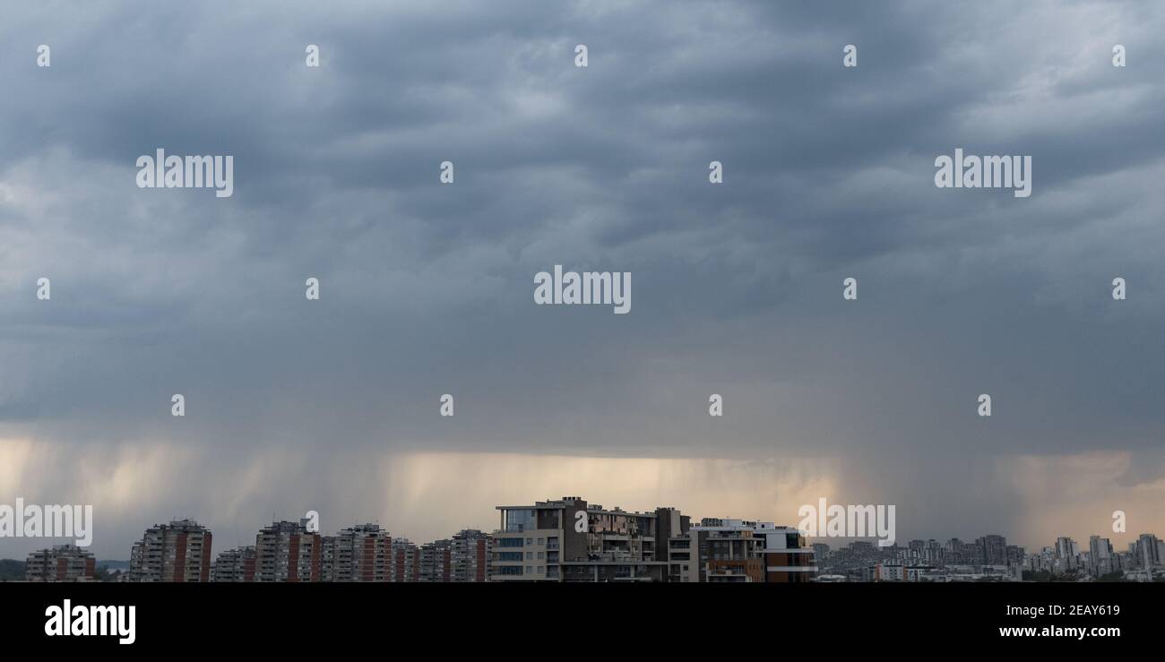 Summer weather cityscape hi-res stock photography and images - Alamy