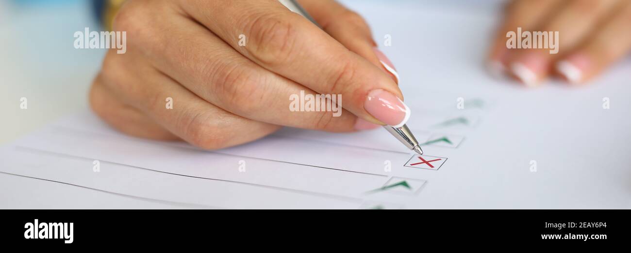 Woman fills out questionnaire by ticking document Stock Photo - Alamy