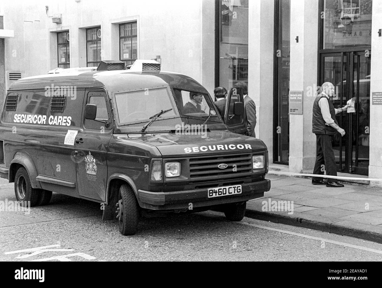 HEMEL HEMPSTEAD - ENGLAND 14 APR 88: Police investigate the scene of ...