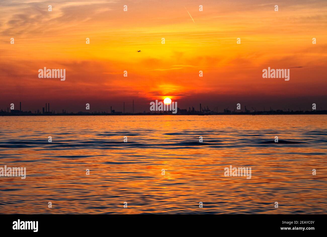 Jetting off hi-res stock photography and images - Alamy