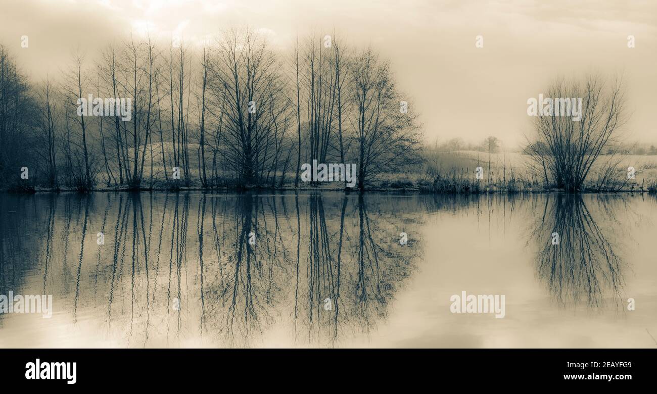 Reflective lakes hi-res stock photography and images - Alamy