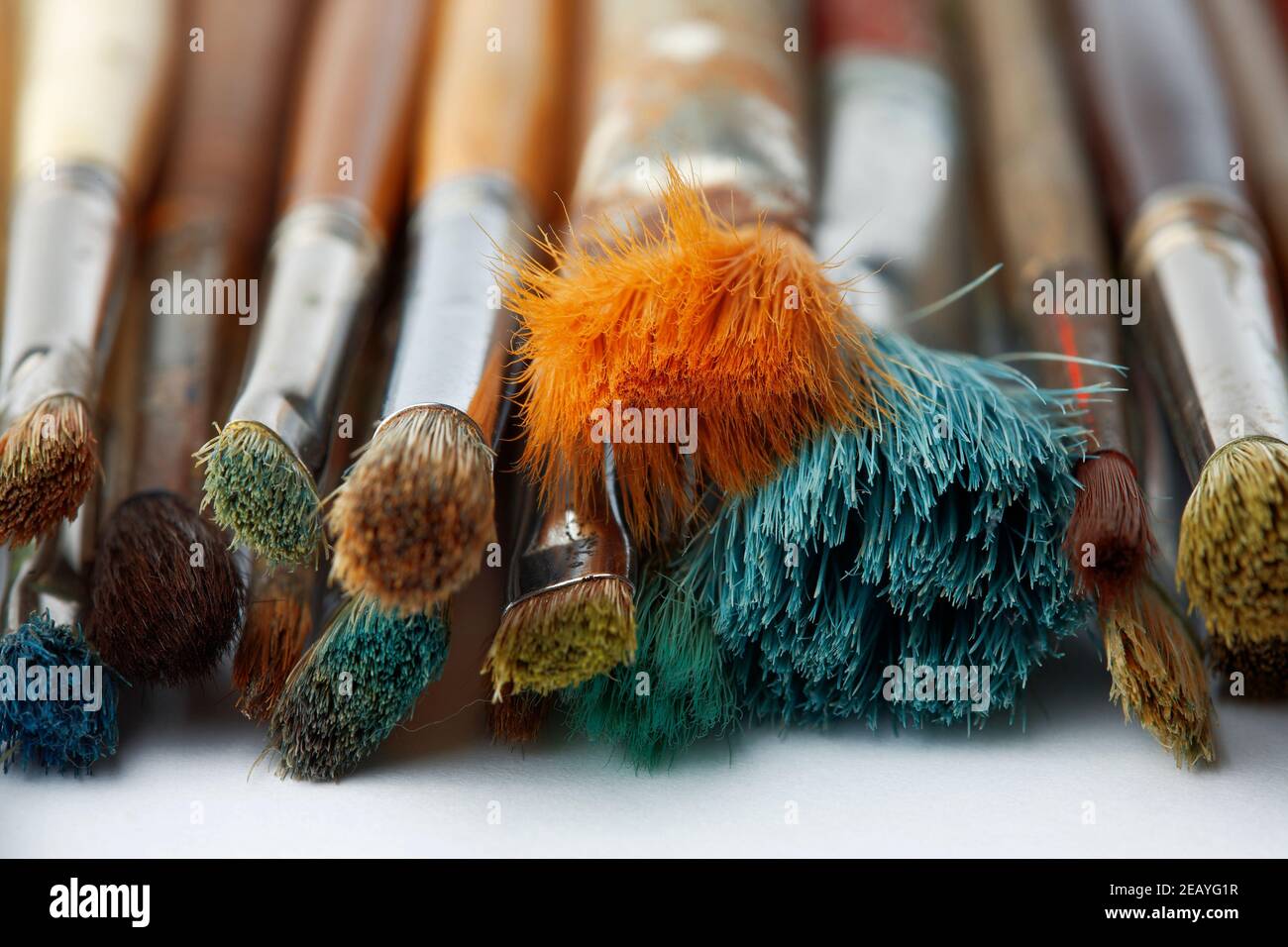Used brushes hi-res stock photography and images - Alamy