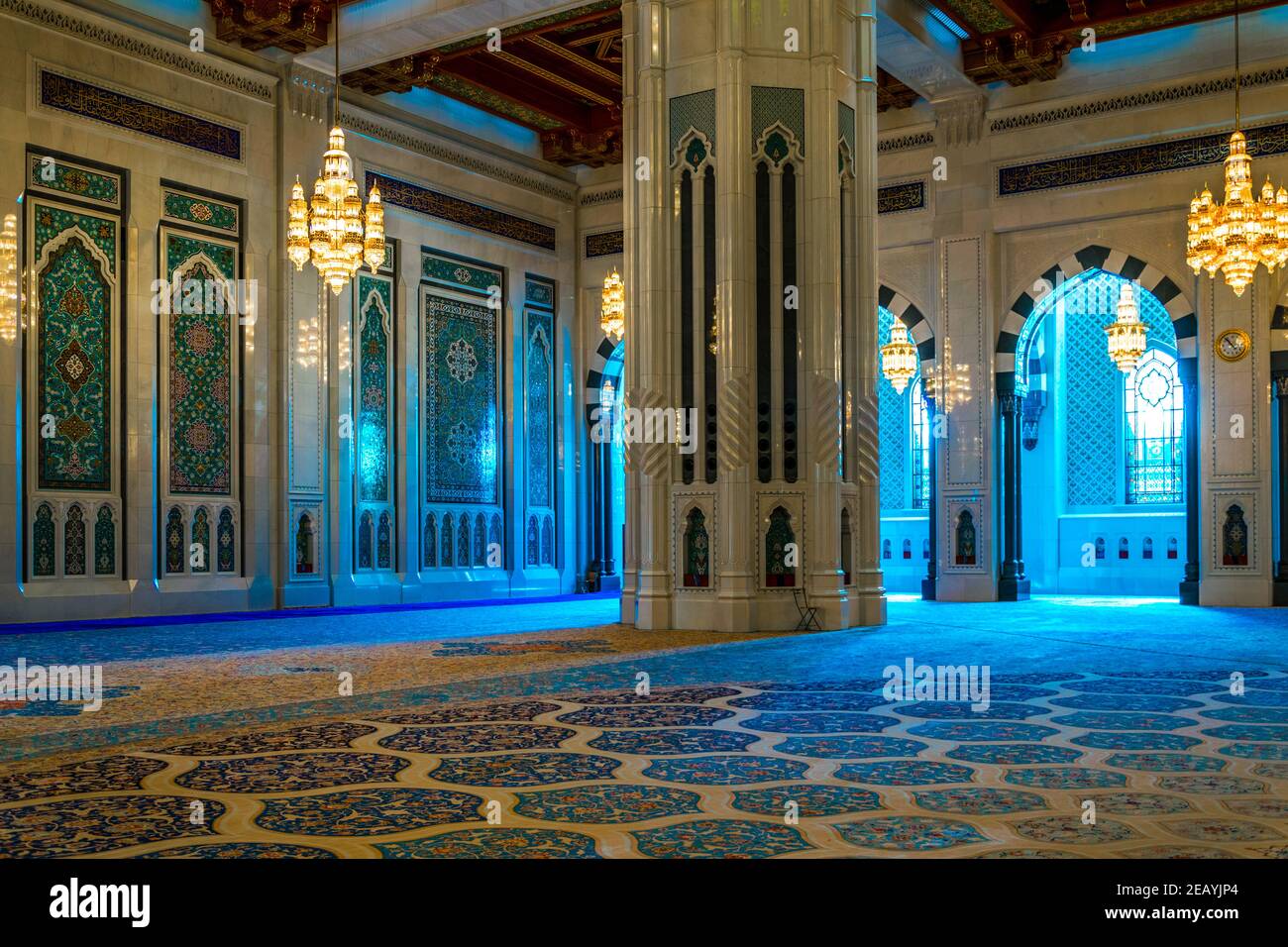 Muscat oman mosque carpet hi-res stock photography and images - Alamy