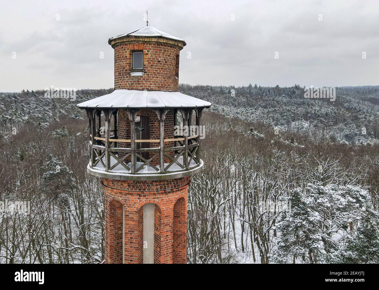 Bad Freienwalde, Germany. 09th Feb, 2021. On the wintry Galgenberg ...