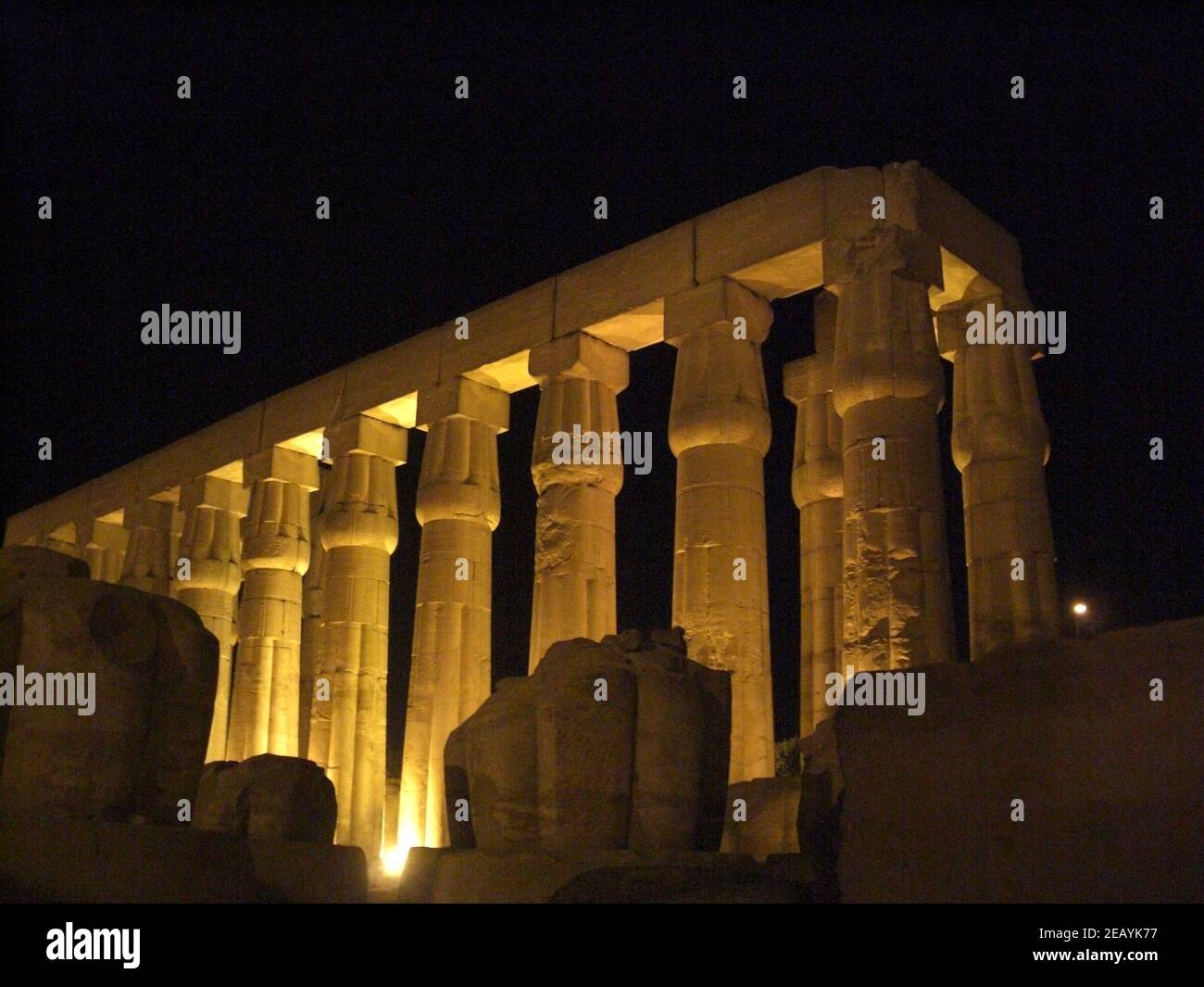Le temple de louxor hi-res stock photography and images - Alamy