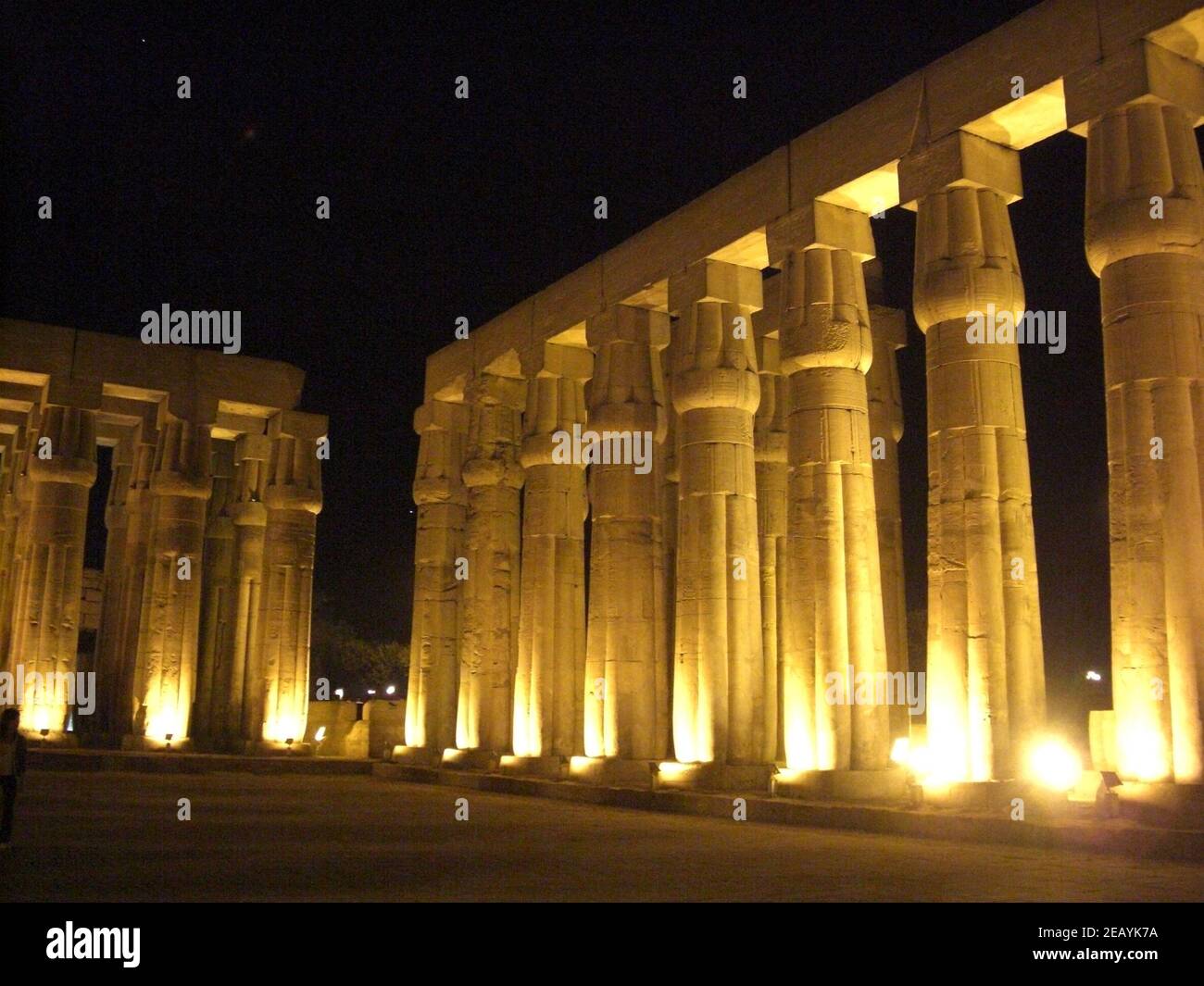 Le temple de louxor hi-res stock photography and images - Alamy