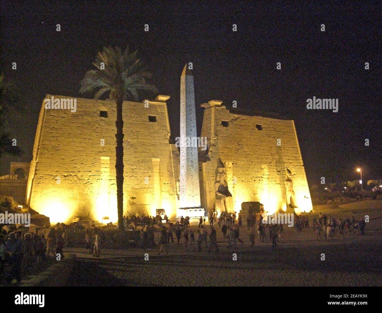 Le temple de louxor hi-res stock photography and images - Alamy