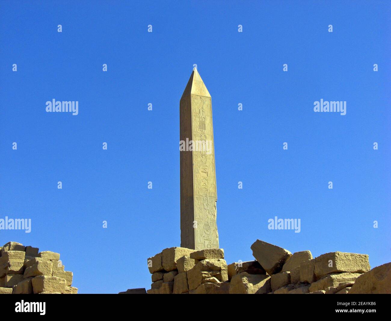 Temples de karnak hieroglyphes hi-res stock photography and images - Alamy