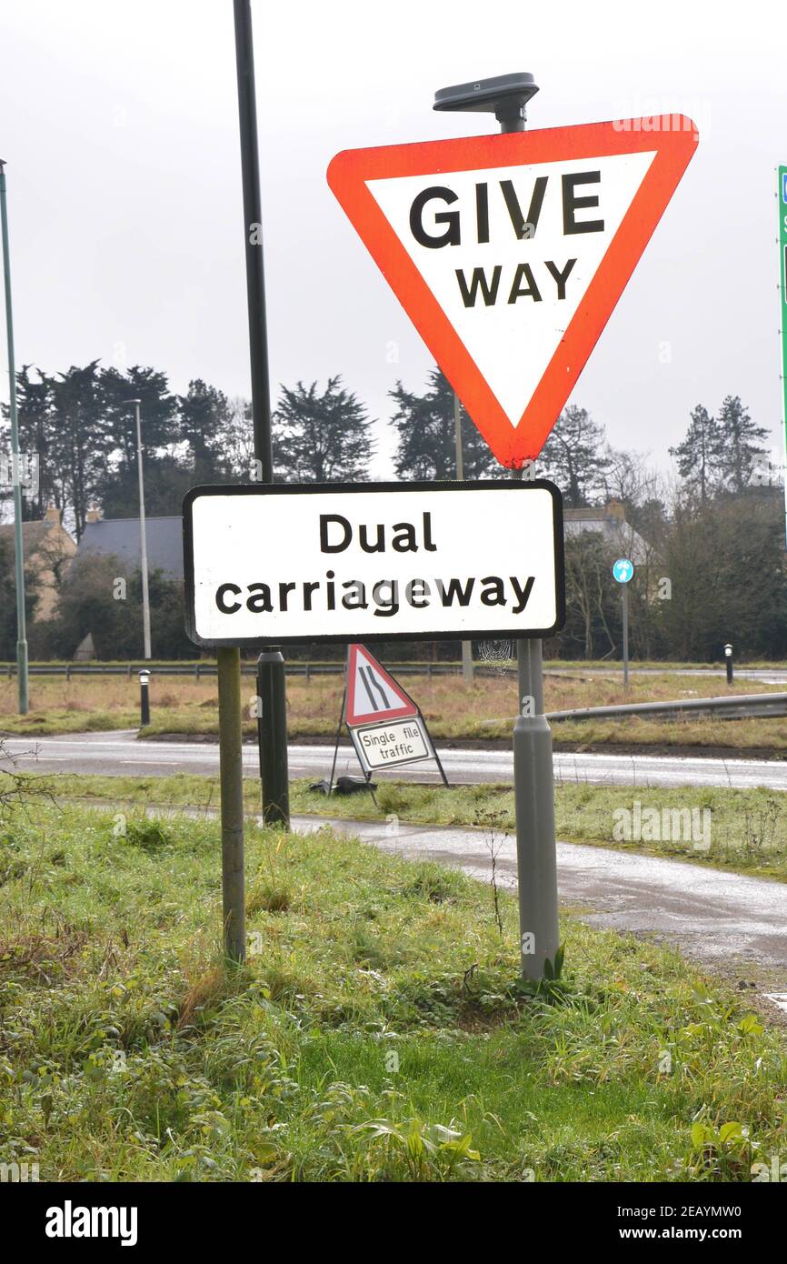 Road sign warning Dual carriageway ahead Stock Photo - Alamy