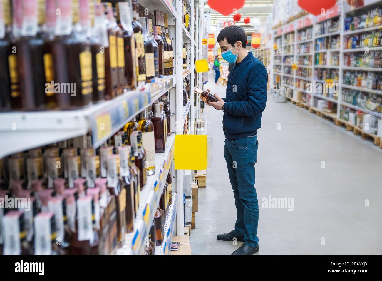 Alcohol shopping in mask hi-res stock photography and images - Alamy