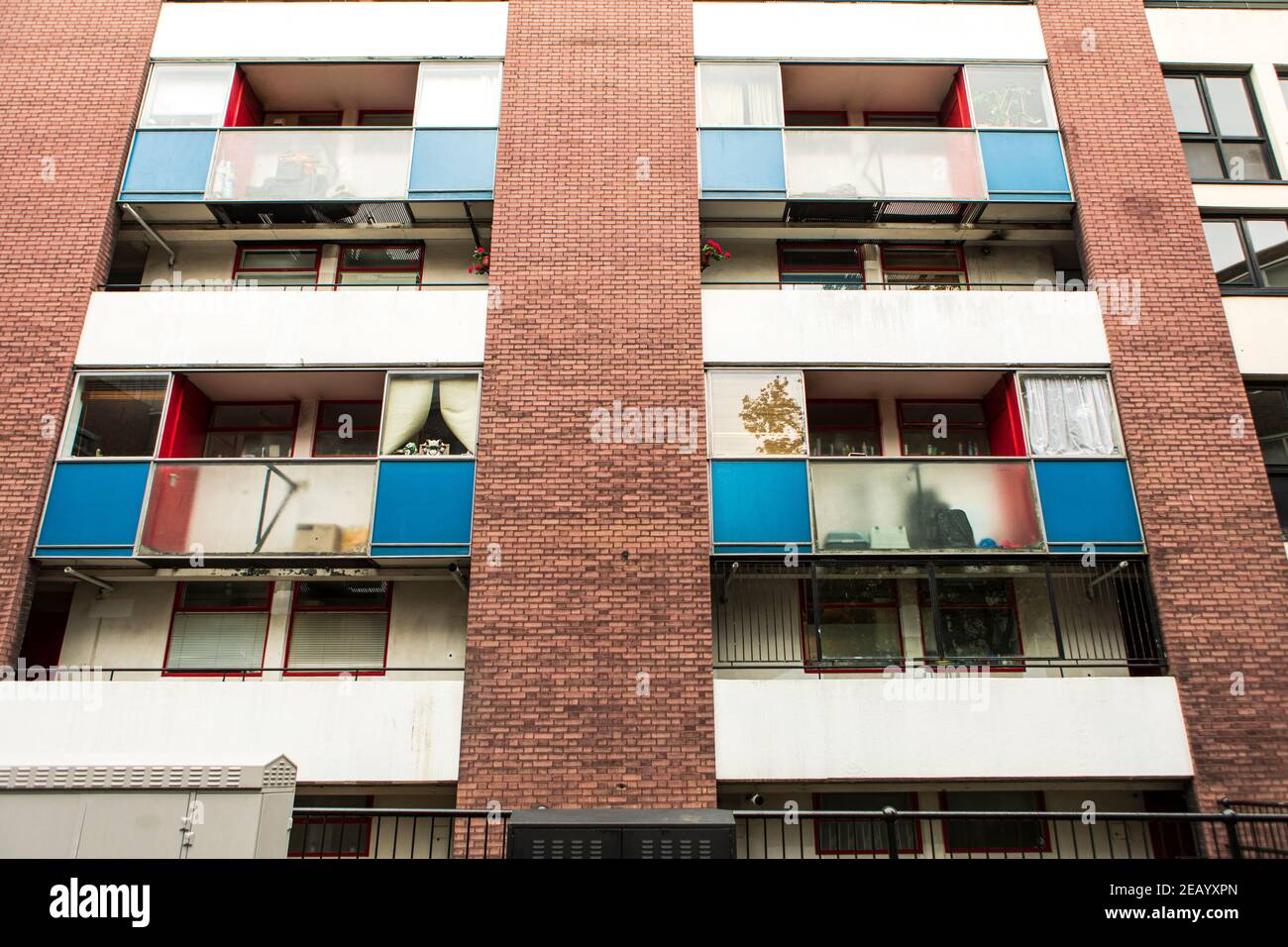 Council flat 1970s hi-res stock photography and images - Alamy