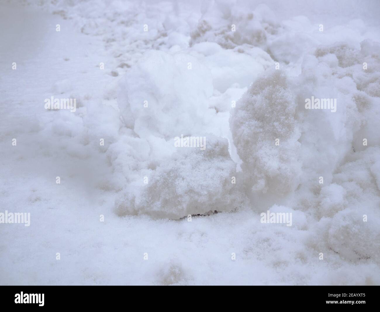 Snow on the side of the road hi-res stock photography and images - Alamy