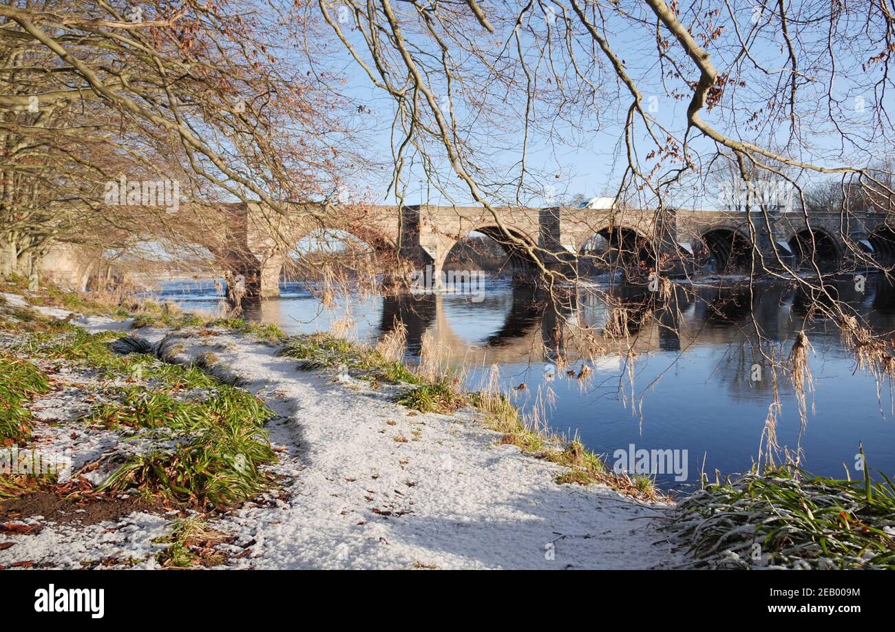Side view bridge winter hi-res stock photography and images - Alamy