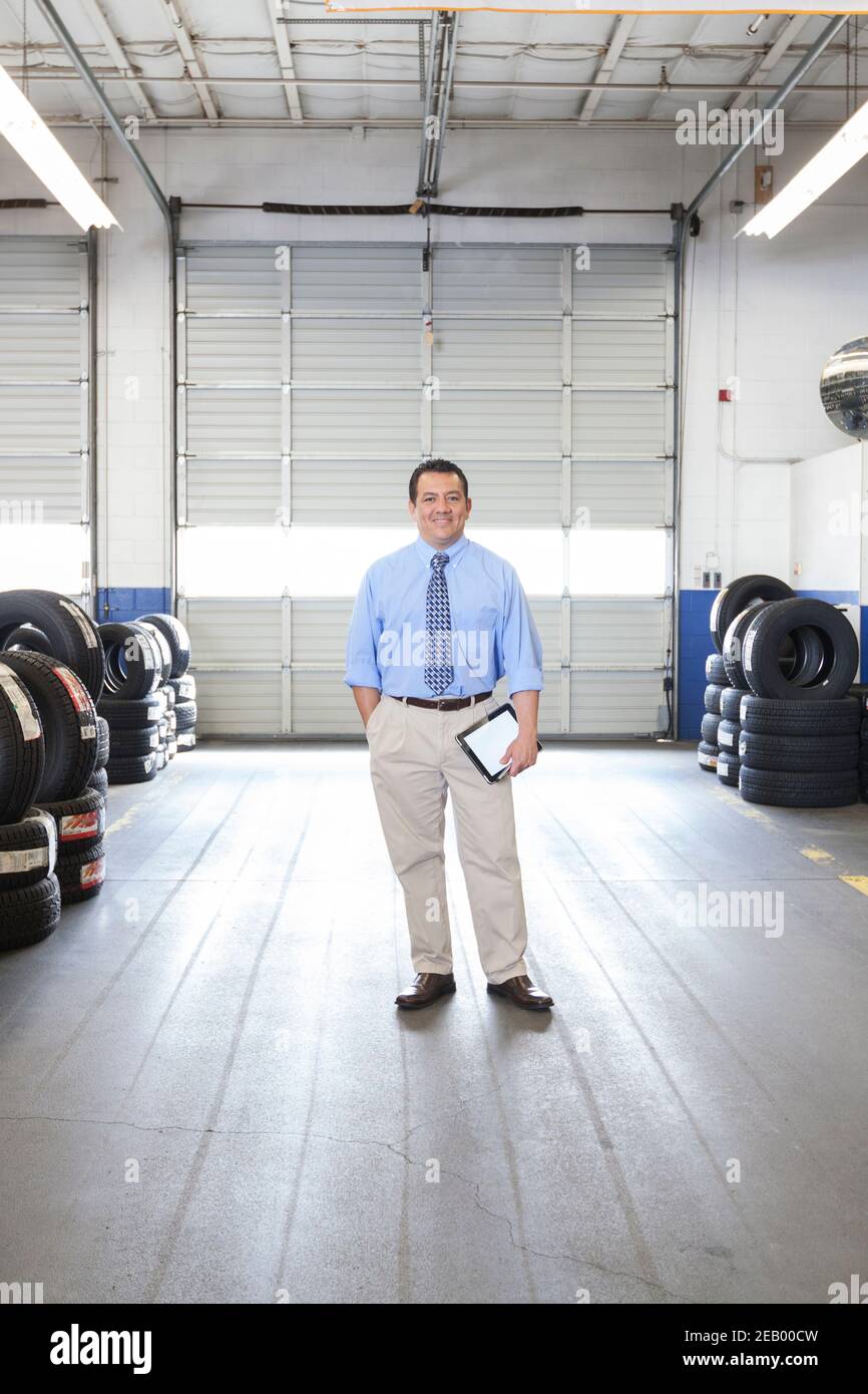 Portrait of Hispanic male owner in auto repair shop Stock Photo - Alamy
