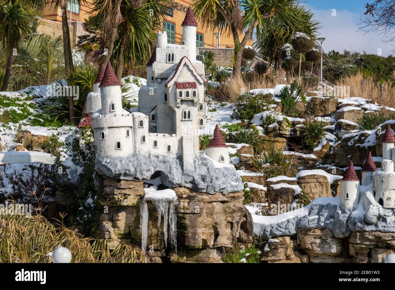 Southend on Sea, Essex, UK. 11th Feb, 2021. Further snow from Storm ...