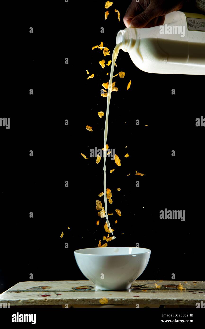 Milk pouring corn flakes hi-res stock photography and images - Alamy