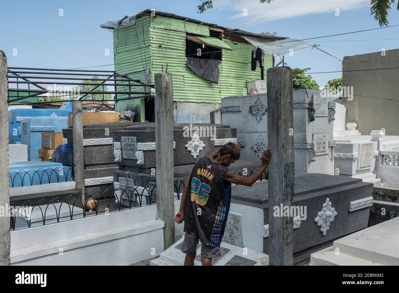Living inside a cemetery hi-res stock photography and images - Alamy