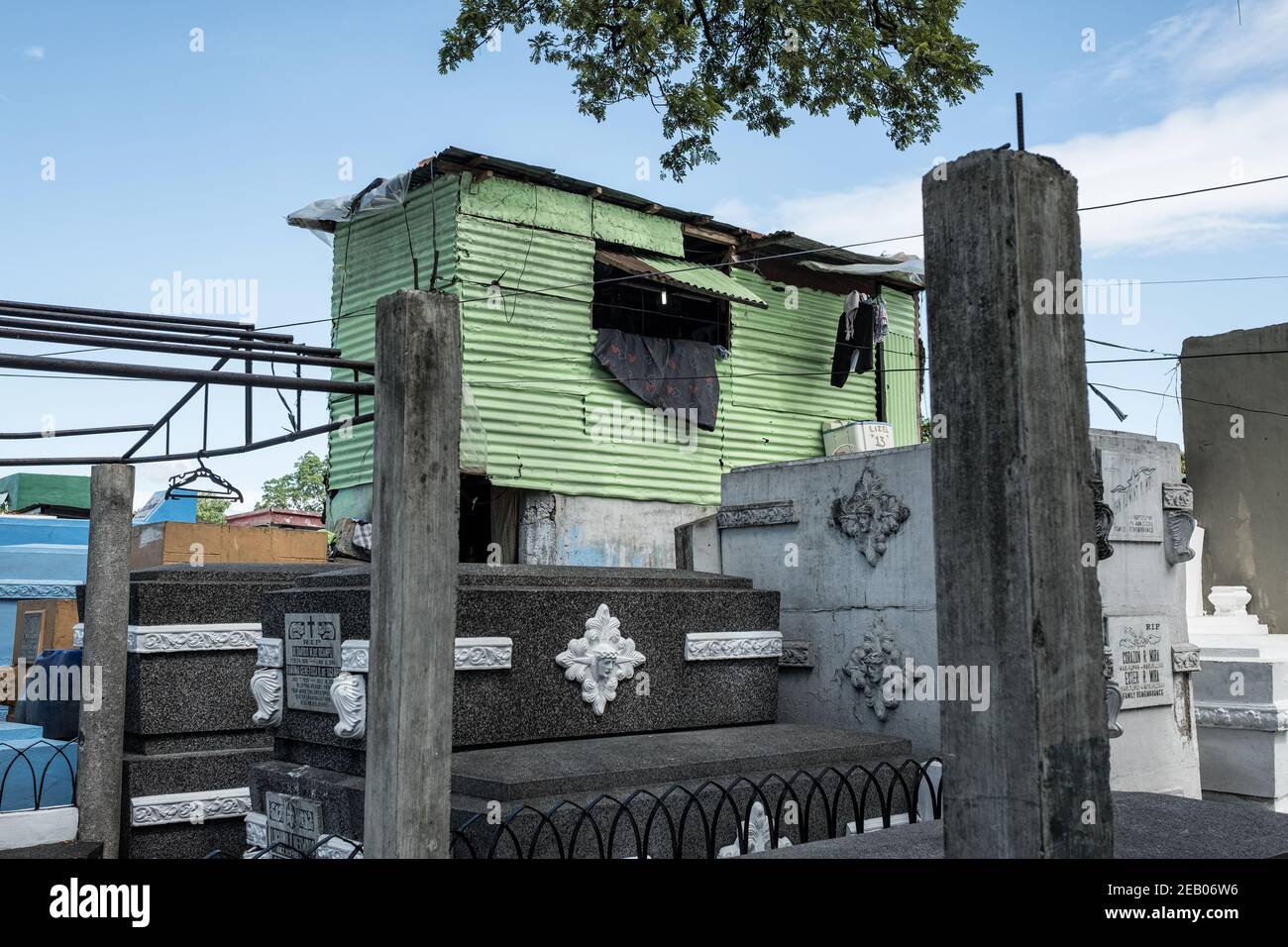 Cemetery, Manila, Philippines, living inside a cemetery, life and death ...