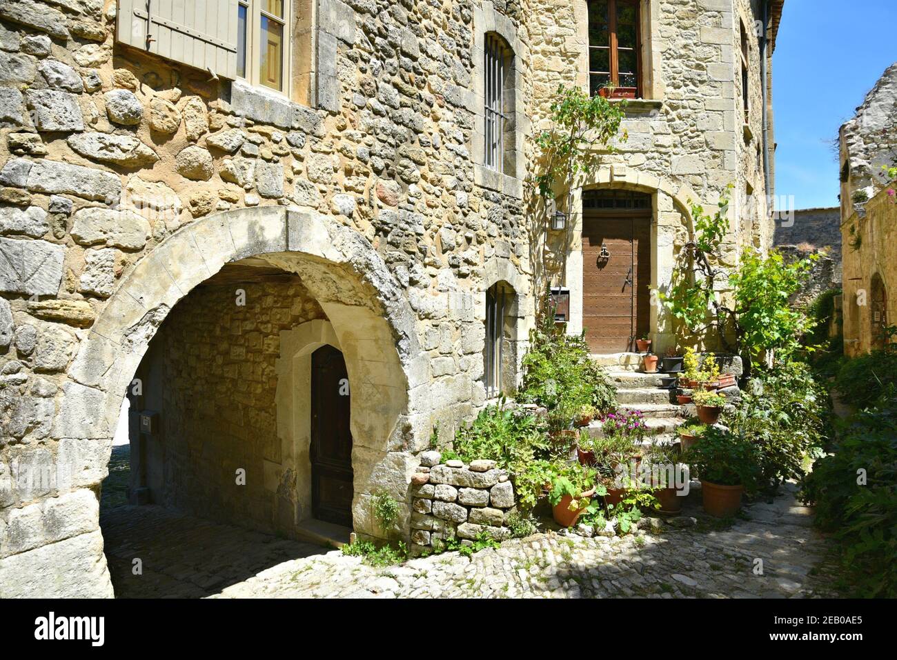 Old traditional stone built rural houses in Oppède-le-Vieux, Vaucluse ...