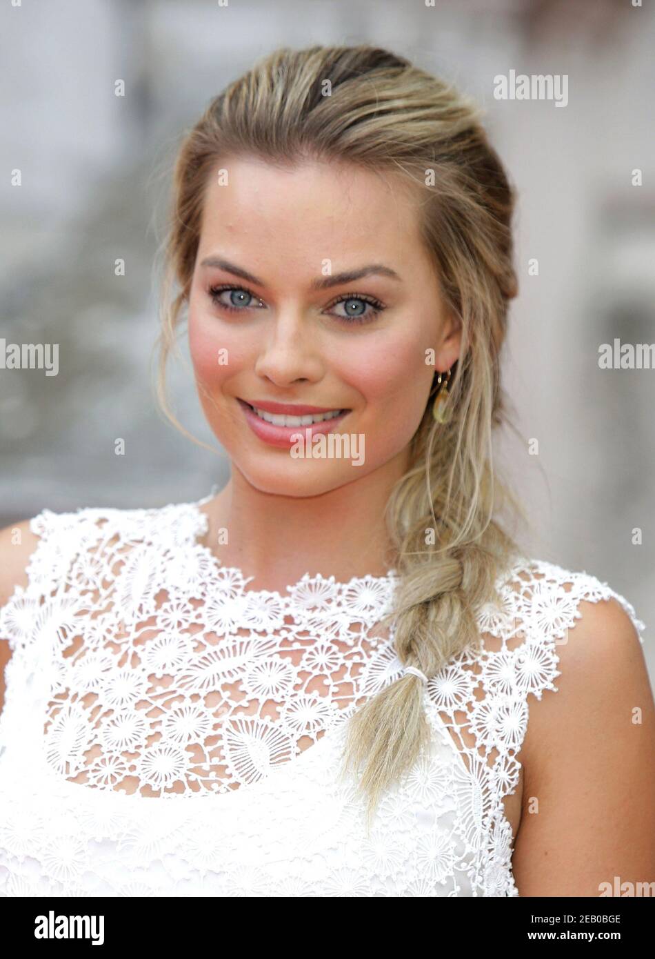 Margot Robbie Lsquo Yi 2013 357 Margot Robbie 2013 Stock Photos,