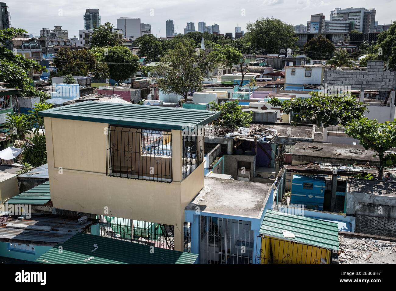 Cemetery, Manila, Philippines, living inside a cemetery, life and death ...