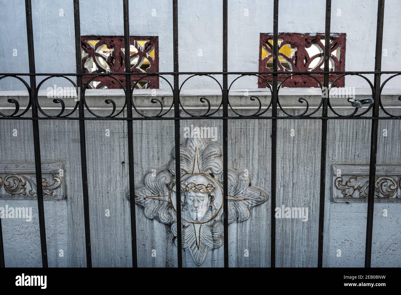 Cemetery, Manila, Philippines, living inside a cemetery, life and death ...