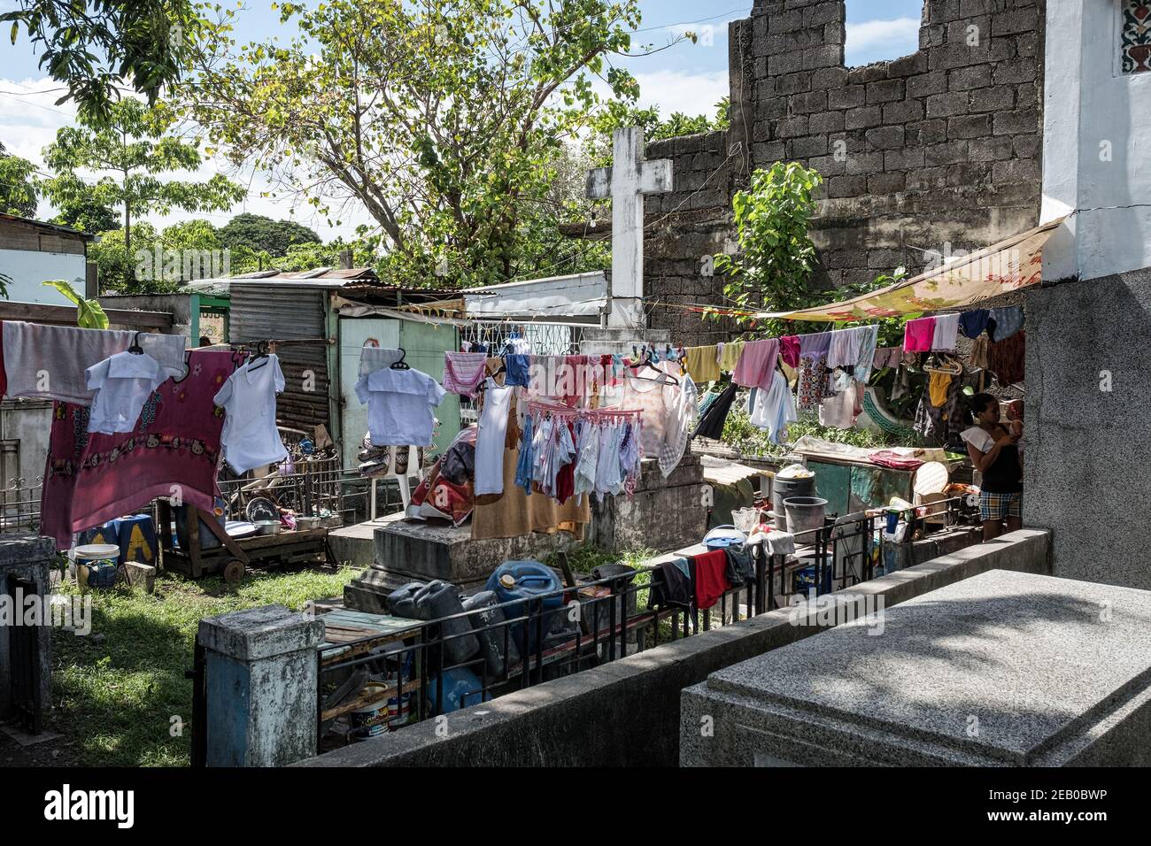 Cemetery, Manila, Philippines, living inside a cemetery, life and death ...