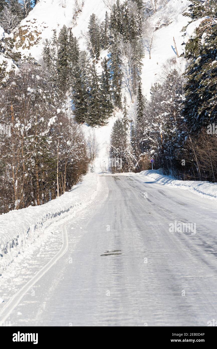 Frozen country road hi-res stock photography and images - Alamy