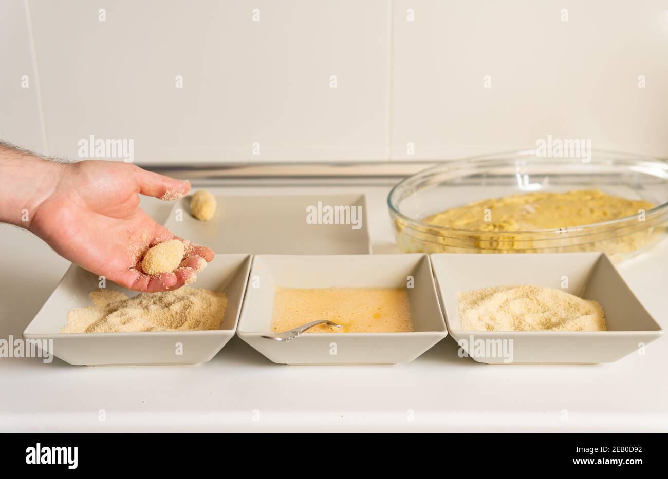 Crumbing chicken hi-res stock photography and images - Alamy