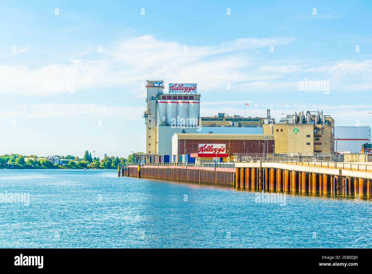 Kelloggs corn flakes production hi-res stock photography and images - Alamy