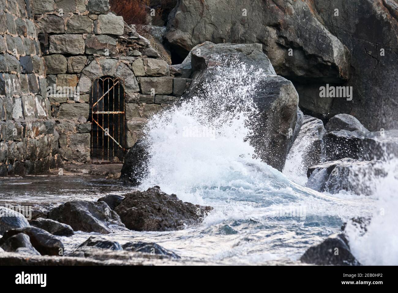 Embankment wall hi-res stock photography and images - Alamy