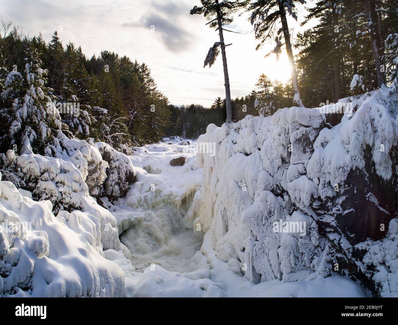 Winter flowing river hi-res stock photography and images - Alamy