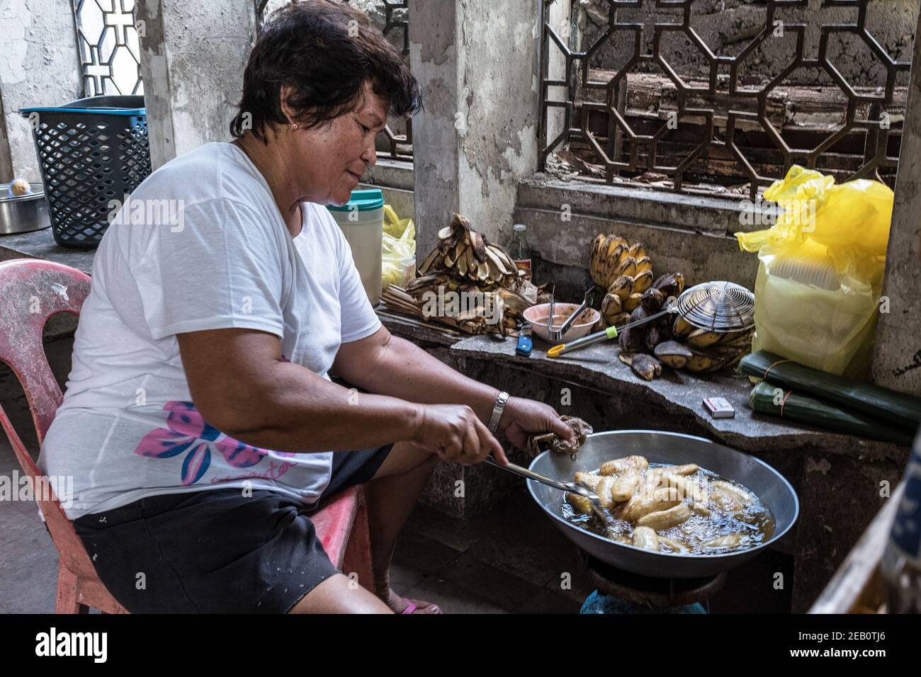 Living inside a cemetery hi-res stock photography and images - Alamy