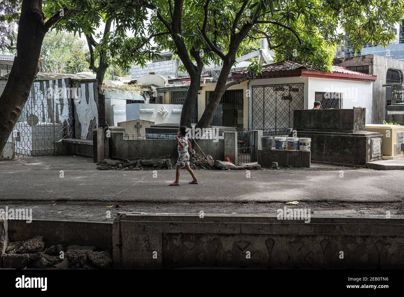 Cemetery, Manila, Philippines, living inside a cemetery, life and death ...