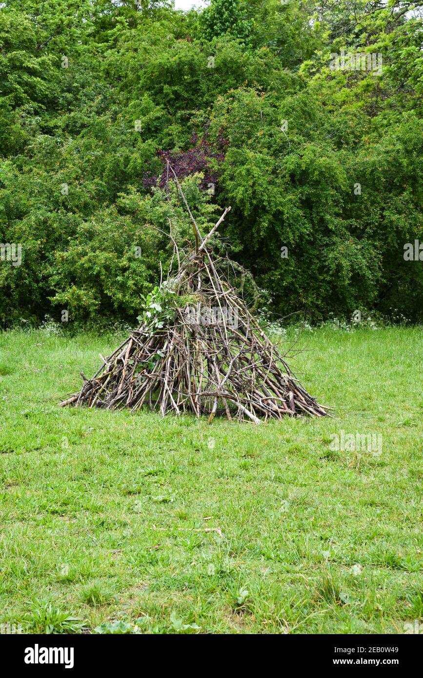 Primitive hut in nature park hi-res stock photography and images - Alamy