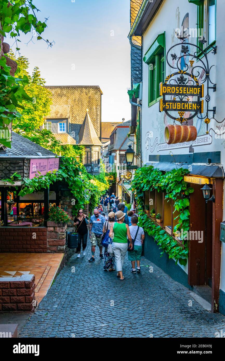 RUDESHEIM AM RHEIN, GERMANY, AUGUST 16, 2018: Tourists are strolling ...