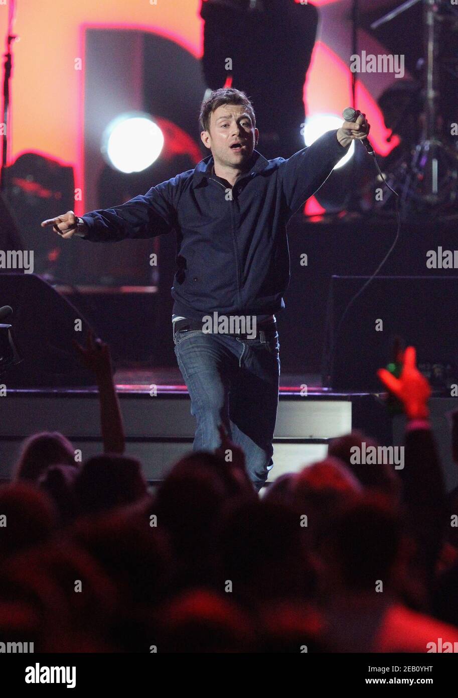 Damon albarn lead singer blur hi-res stock photography and images - Alamy