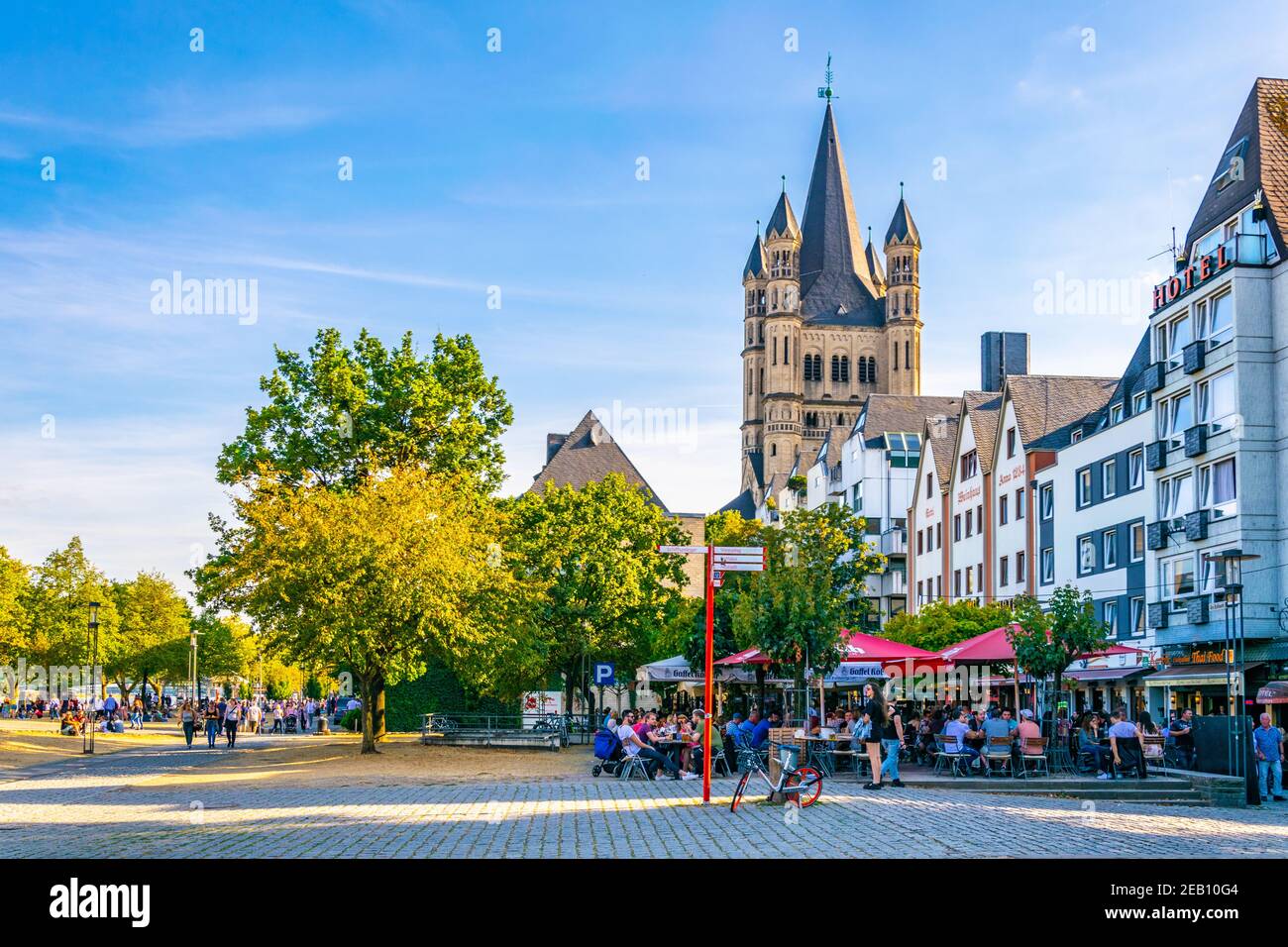 History old historic alley in cologne hi-res stock photography and ...