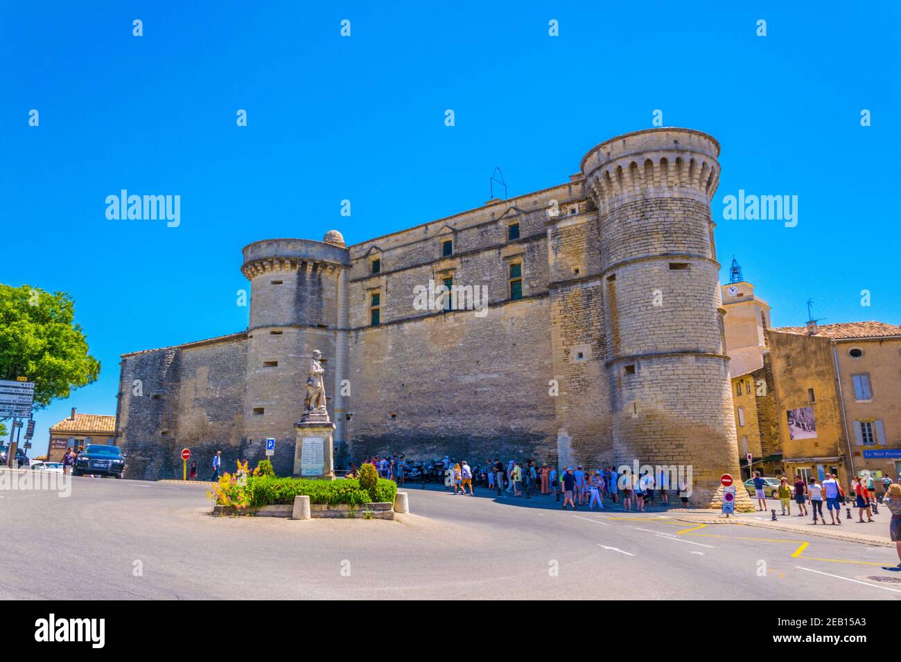 Gordes castle hi-res stock photography and images - Alamy