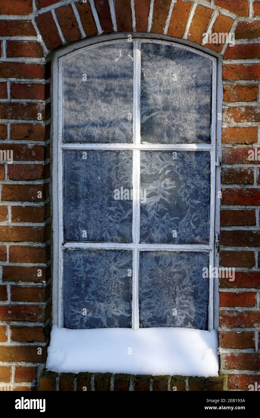 Glass brick wall hi-res stock photography and images - Alamy