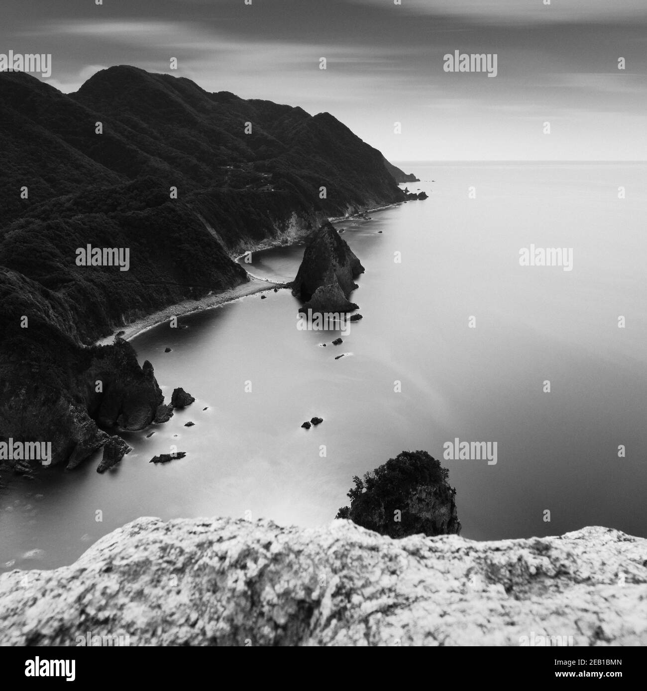 Long exposure shot of sea stacks and coastline in Izu Peninsula ...