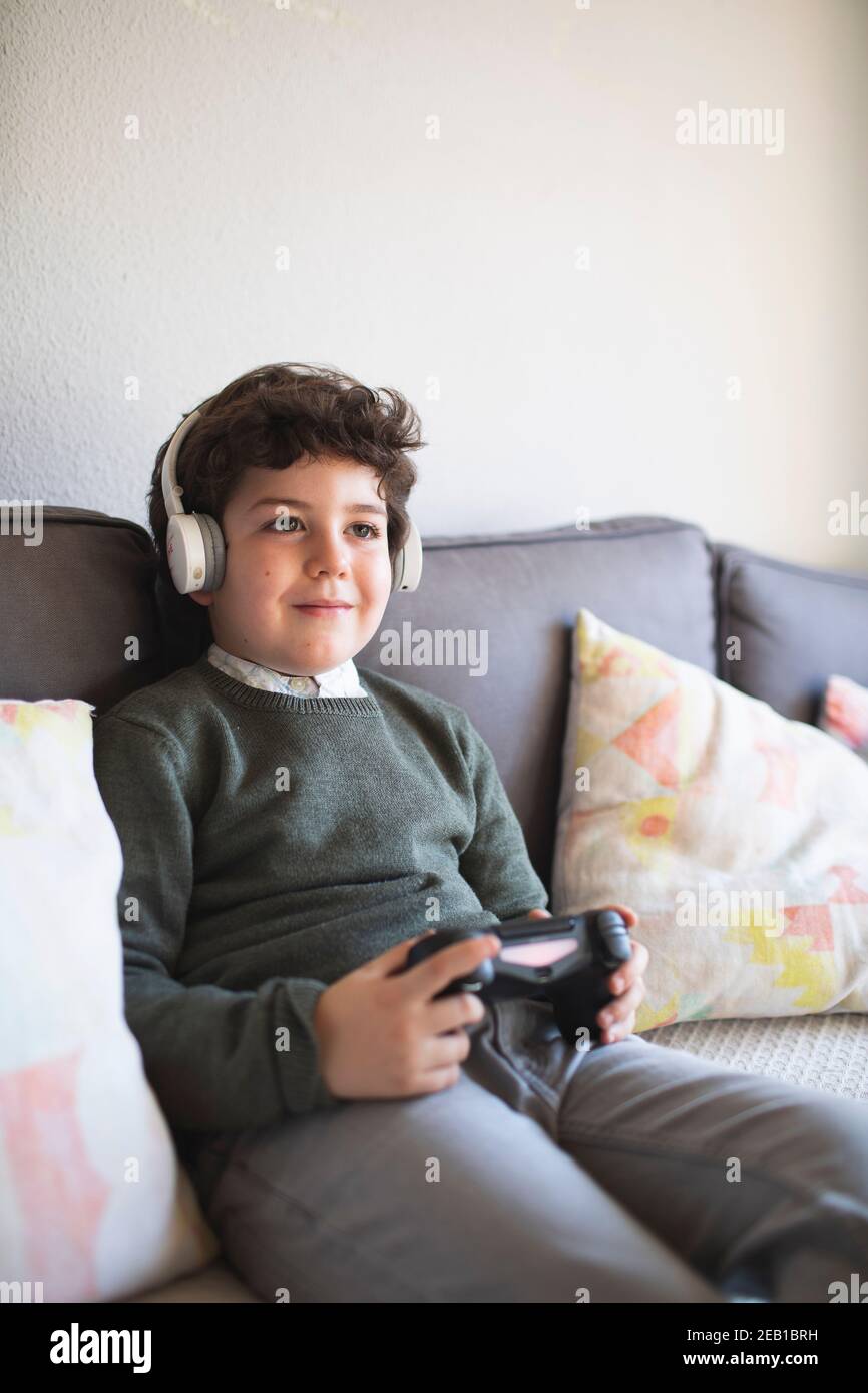 Children with electronic games hi-res stock photography and images - Alamy