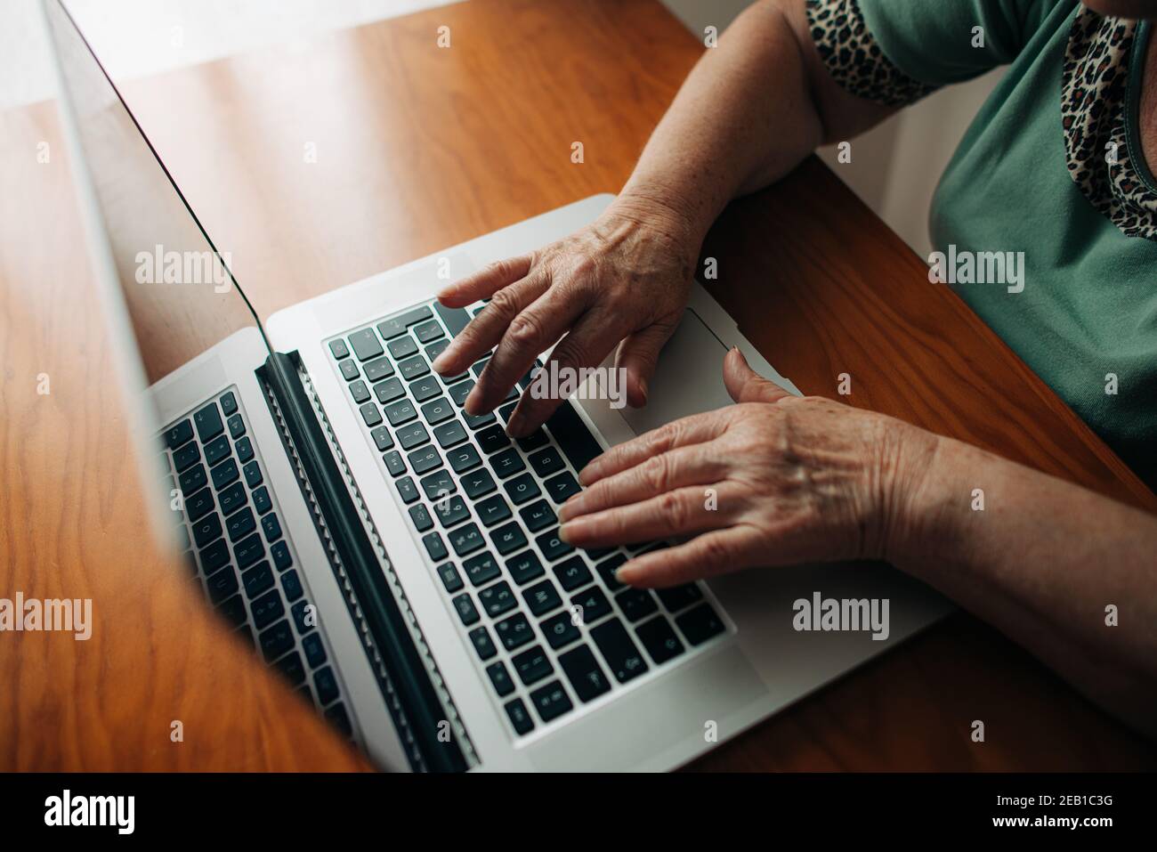Lady typing hi-res stock photography and images - Alamy