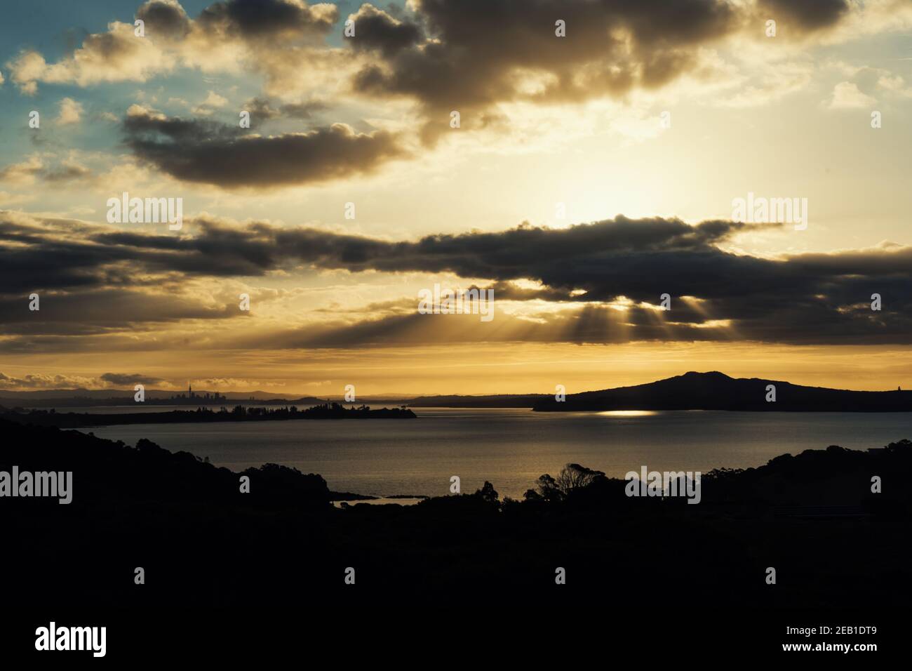 Auckland in the sunset seen from Waiheke Island, New Zealand Stock ...