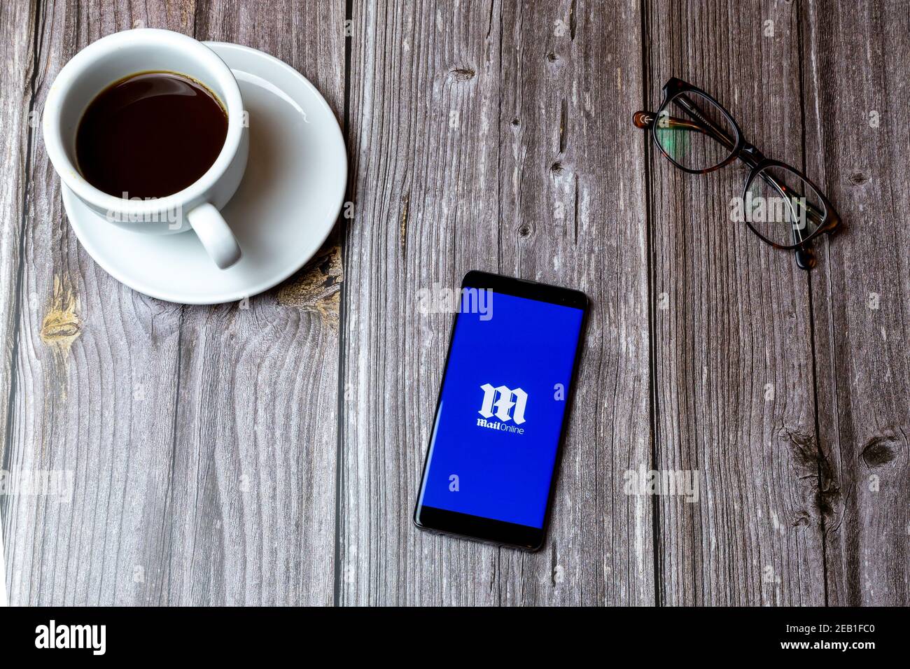 Daily mail on table hi-res stock photography and images - Alamy