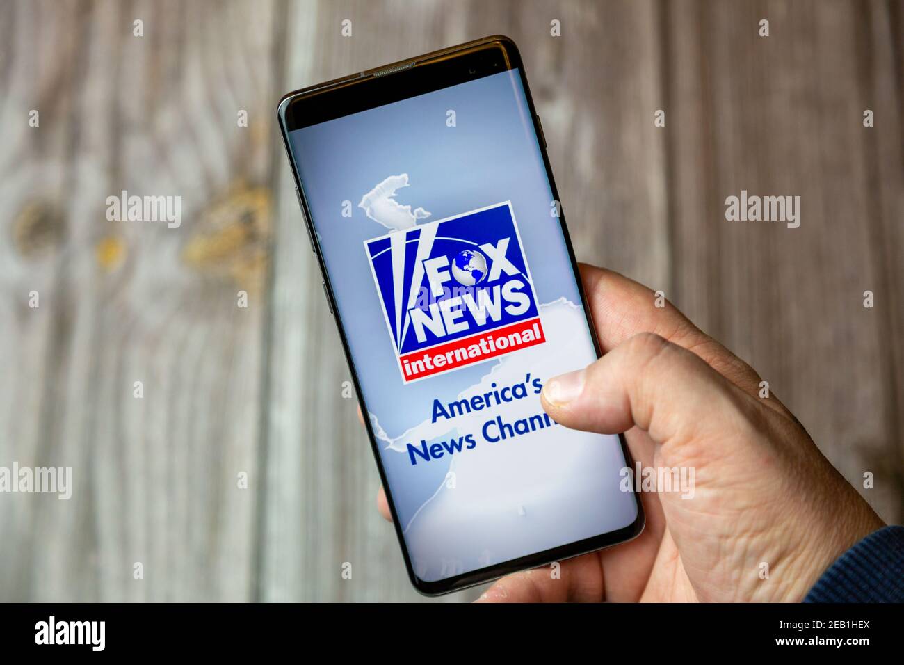 Hand holding fox news phone hi-res stock photography and images - Alamy