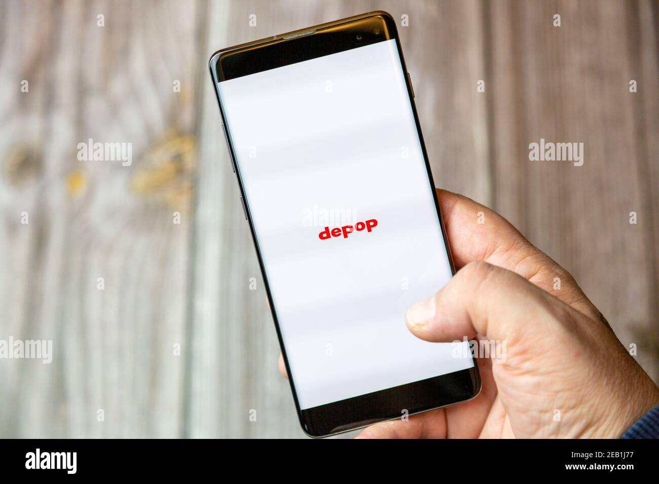 Hand holding mobile phone depop hi-res stock photography and images - Alamy